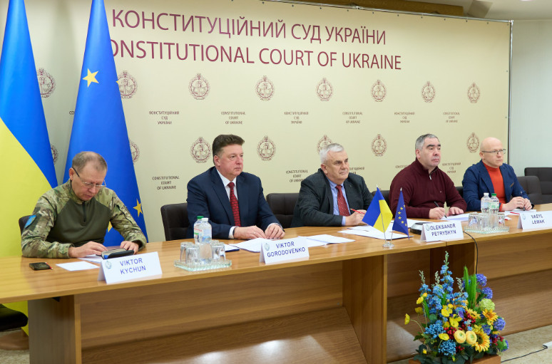 Судді КСУ обговорили з представниками Венеційської комісії ...